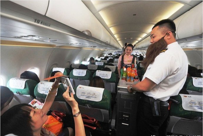 Maskapai China Jual Tiket Hemat Berdiri di Pesawat Seperti Naik Bis
