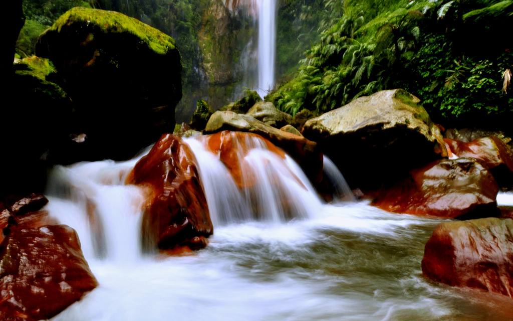 Basah-Basahan di 8 Air Terjun Cantik Kota Hujan