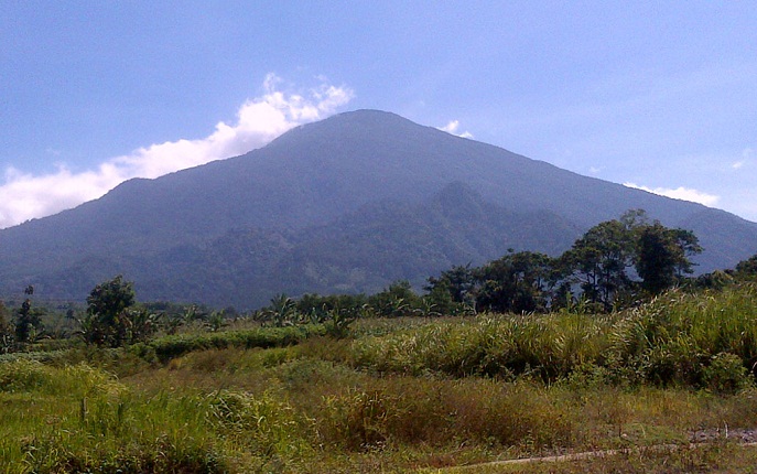 10 Gunung Angker di Indonesia, Berani Mendaki?
