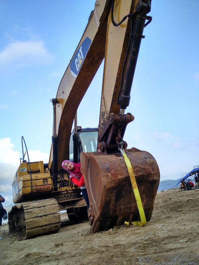Pantai Tamperan, Properti Proyek Bisa Jadi Objek Foto Yang Keren