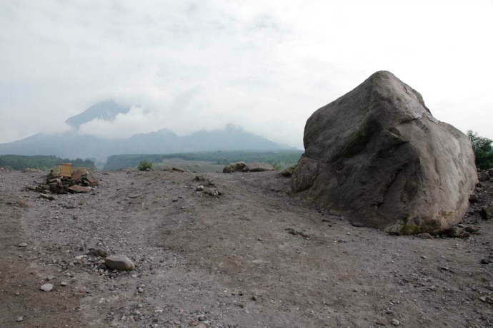 9 Batu Unik yang Berselimut Legenda Rakyat di Indonesia