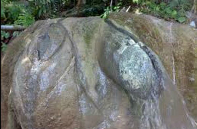 9 Batu Unik yang Berselimut Legenda Rakyat di Indonesia