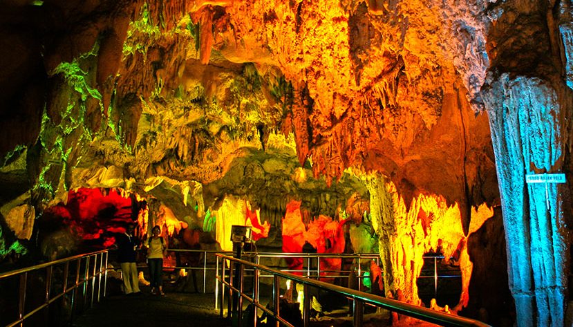 10 Destinasi Wisata Gua yang Eksotis di Indonesia