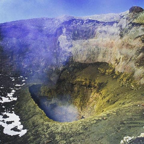 Aneh, Lava Gunung Api di 7 Tempat Ini Tidak Dihindari Malah Jadi ...