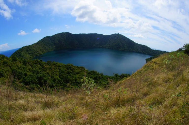 Pulau Satonda, Tempat Wisata Eksotis nan Misterius Yang Tak Terjamah