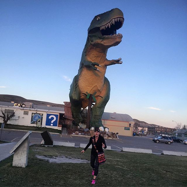 Bertemu T-Rex Setinggi 26 Meter di Drumheller, Kanada