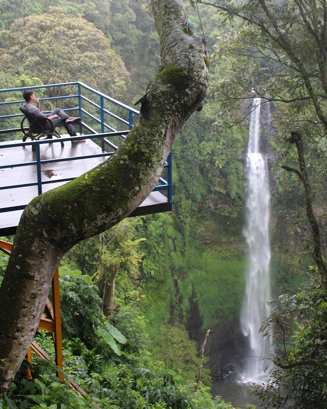 10 Air Terjun di Bandung dan Sekitarnya yang paling Mempesona