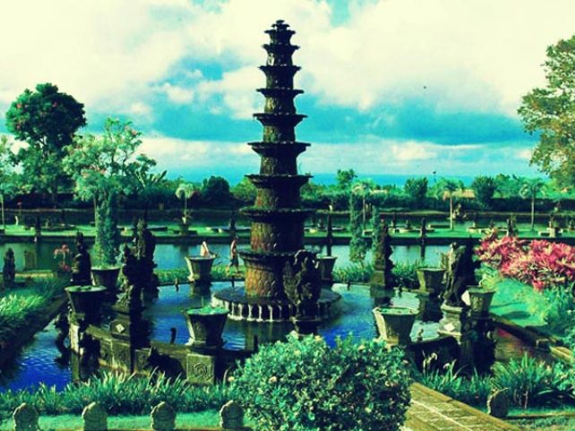 10 Tengara di Indonesia yang Paling Populer di Mata Traveler