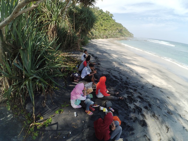Tertarik Main di Laut Pacitan Sepuasnya Seperti ini? Di Pantai ini ...