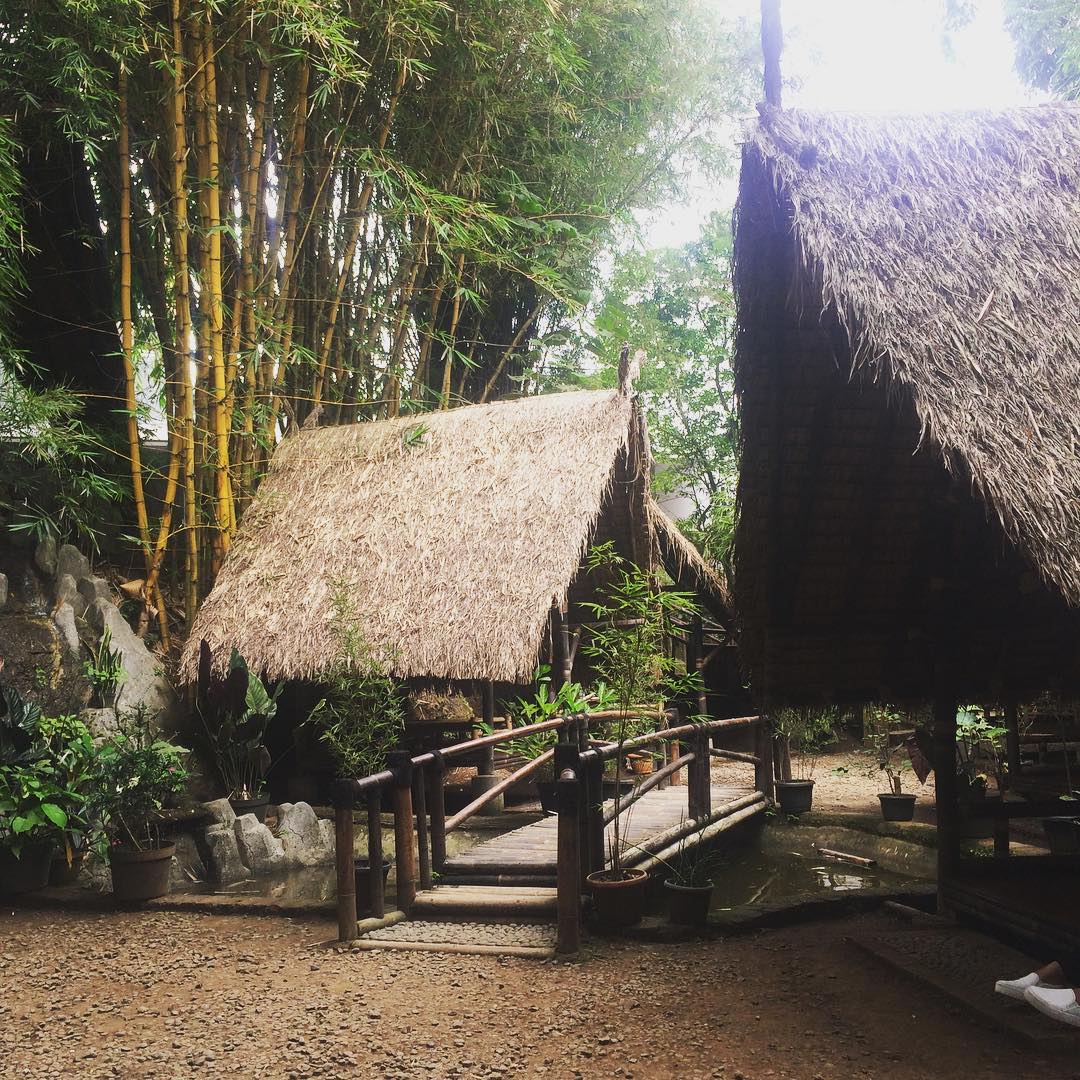 Menikmati Malam Minggu Romantis di Bandung