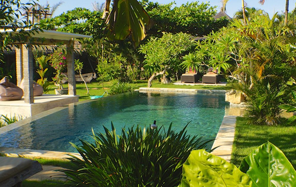 Melihat Mewah dan Megahnya Resort dan Villa di Tepian Pantai Seminyak ...