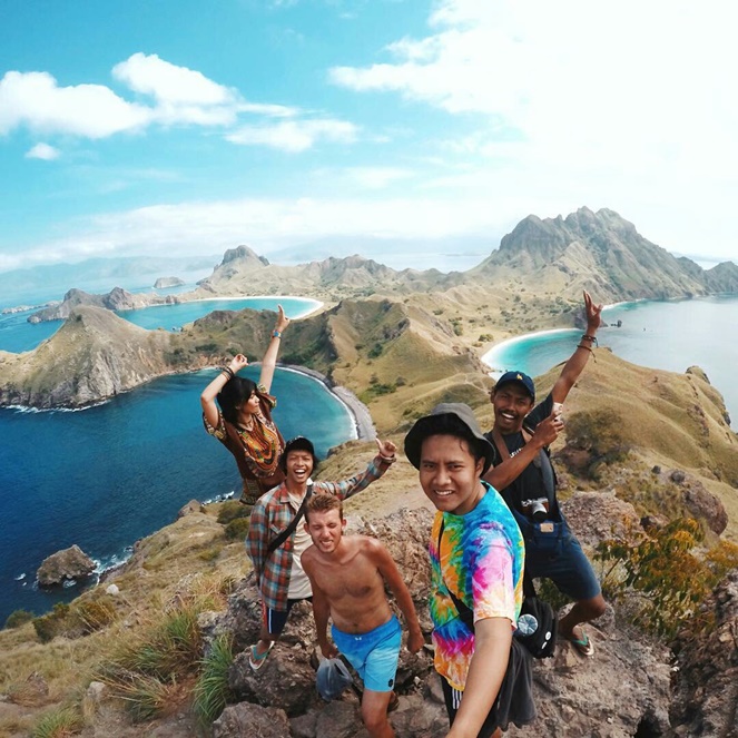Mengintip Gaharnya Kadal Raksasa di Tengah Keindahan Pulau Komodo