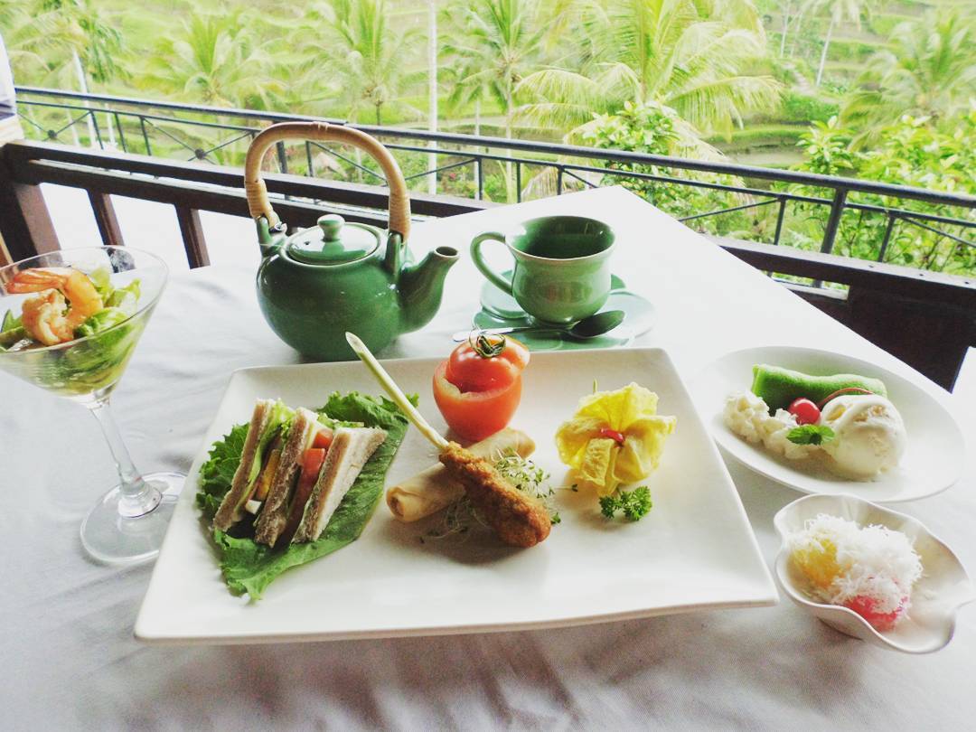 Cafe dan Resto di Bali yang Pemandangannya Lepas Menghadap Sawah ...