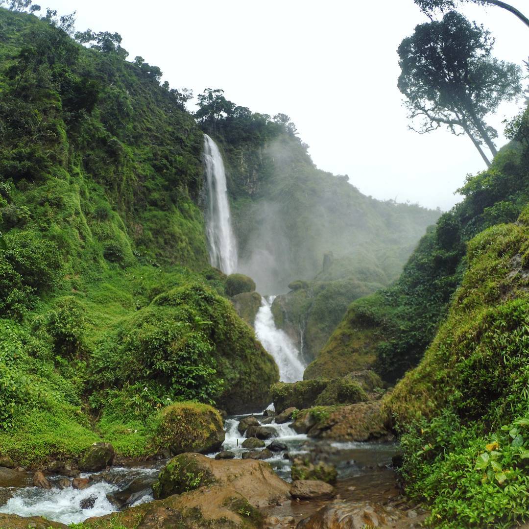 Tidak Perlu ke Eropa Untuk Melihat Air Terjun Seindah Ini, di Cianjur ...