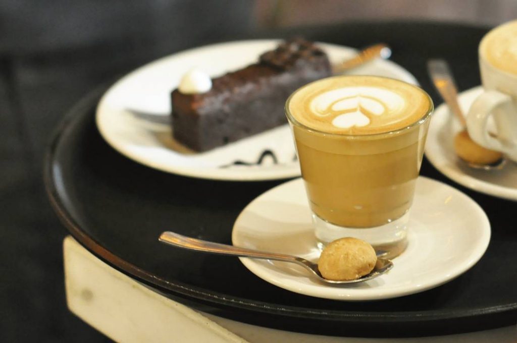 10 Kafe Untuk Wisata Kuliner di Bandung