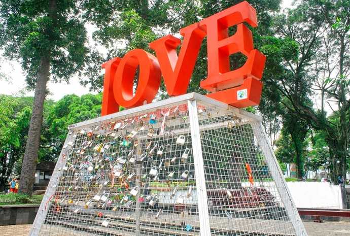 Nggak Perlu ke Korea, Cintamu Bisa Digembok di 10 Tempat Romantis Ini Loh!