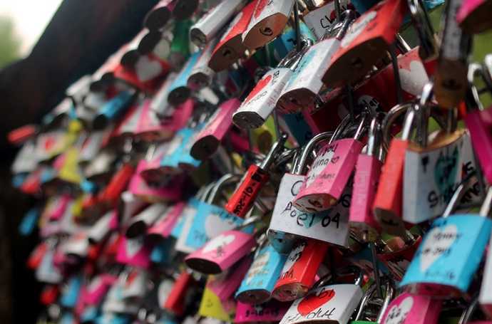 Nggak Perlu ke Korea, Cintamu Bisa Digembok di 10 Tempat Romantis Ini Loh!