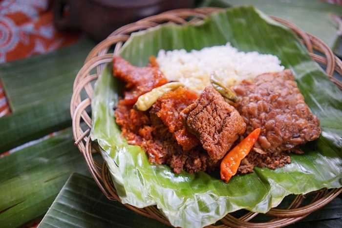 10 Rekomendasi Gudeg Jogja Paling Laris