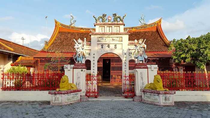 10 Kelenteng dan Pagoda di Indonesia yang Kental Suasana Orientalnya