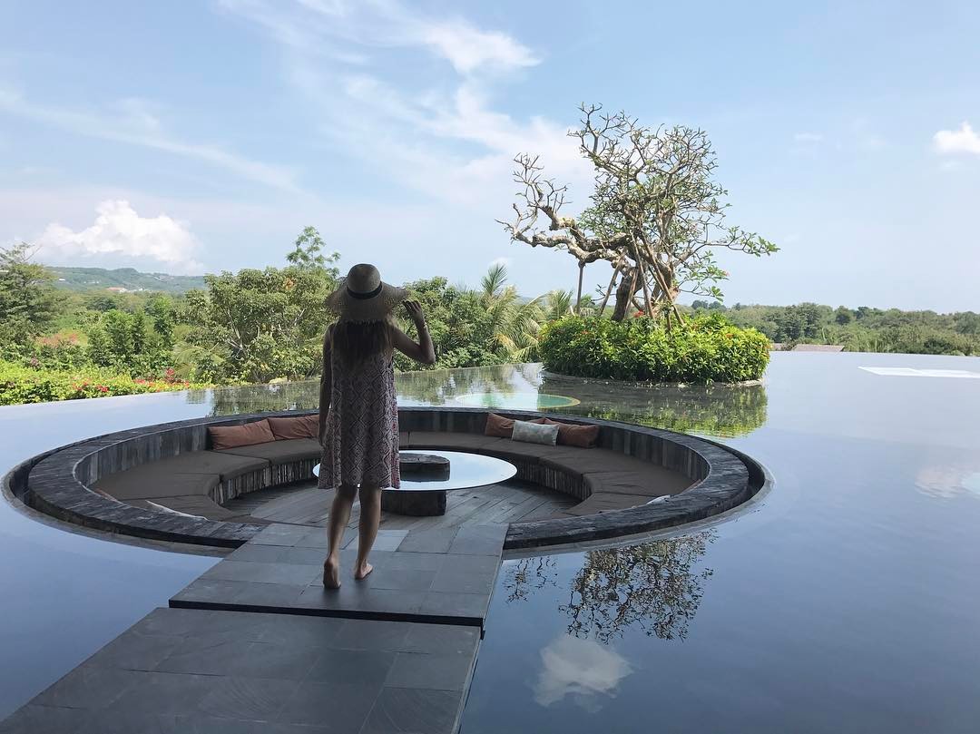 10 Restoran Super Romantis di Bali Untuk Kencan Tak Telupakan