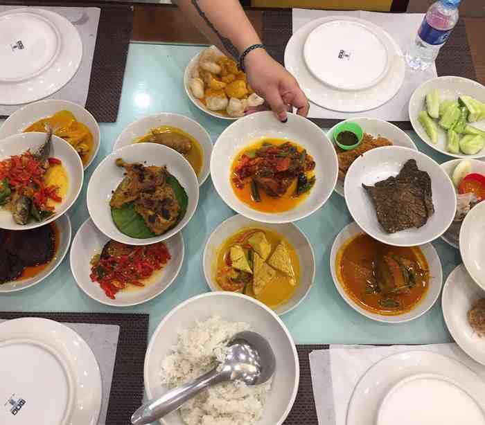 Rumah Makan Padang di Jakarta yang Nikmatnya Tak Terlupa