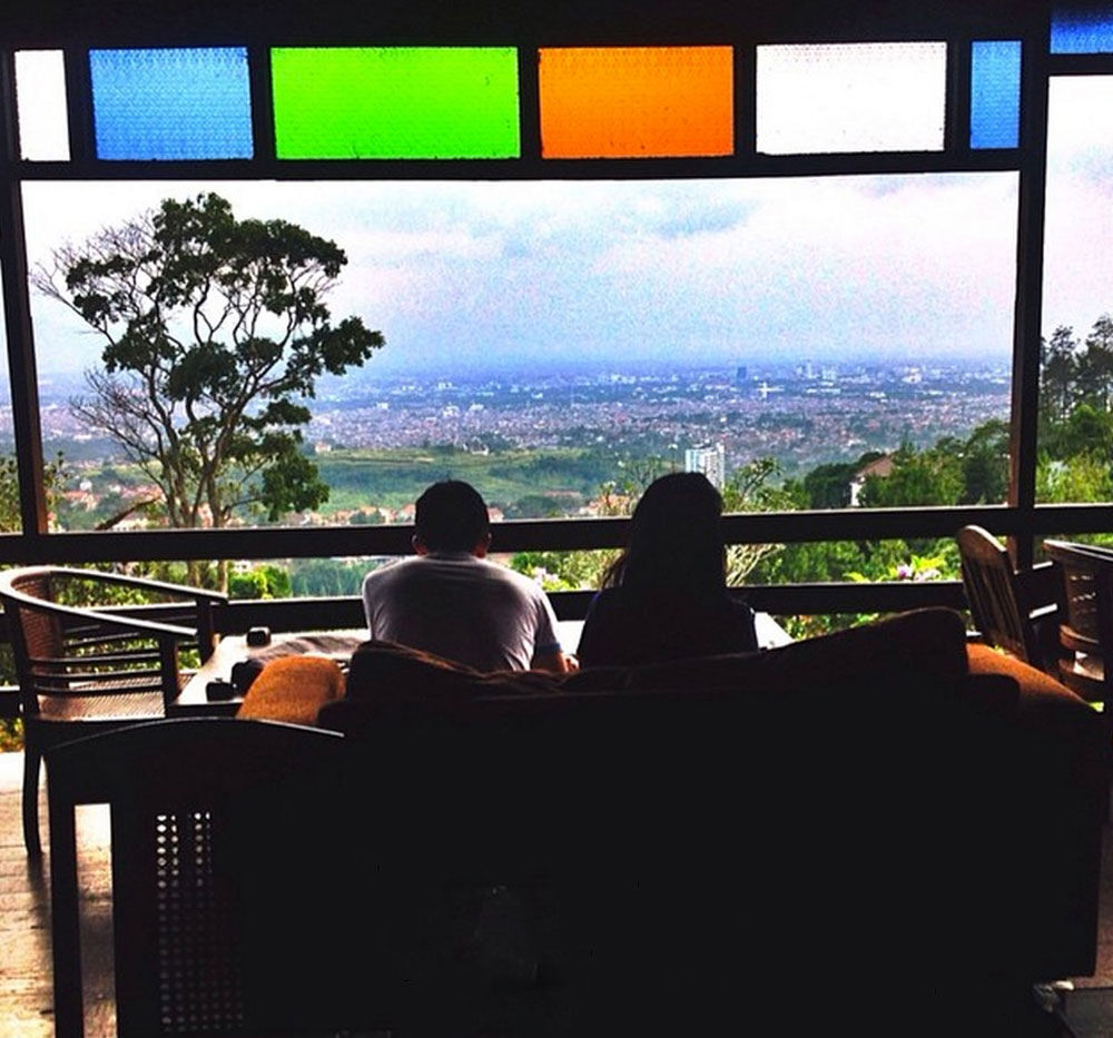 Nyatakan Cintamu Kepadanya di Cafe Andalan Kuliner Bandung ini