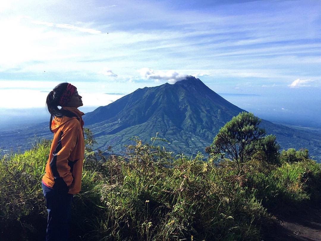 Tips Penting untuk Perempuan yang Mau Naik Gunung