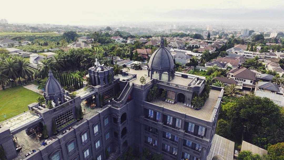 Hotel di Bandung ini Membawa Suasana Kastil Ala Eropa