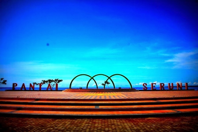 Objek Wisata Alun-Alun Kota yang Bersih dan Modern