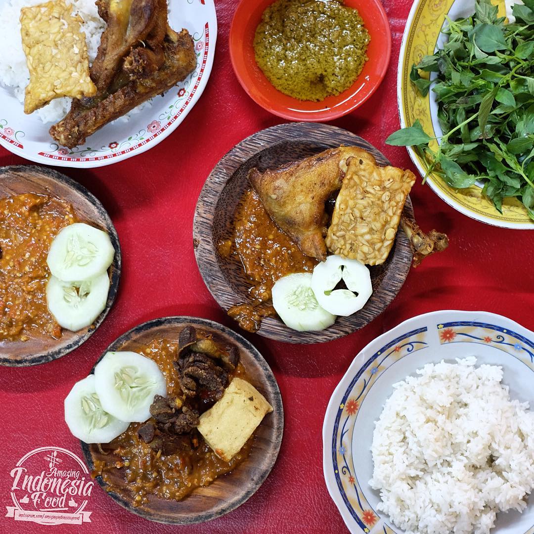 Kuliner Penyetan Pedes Gila di Surabaya