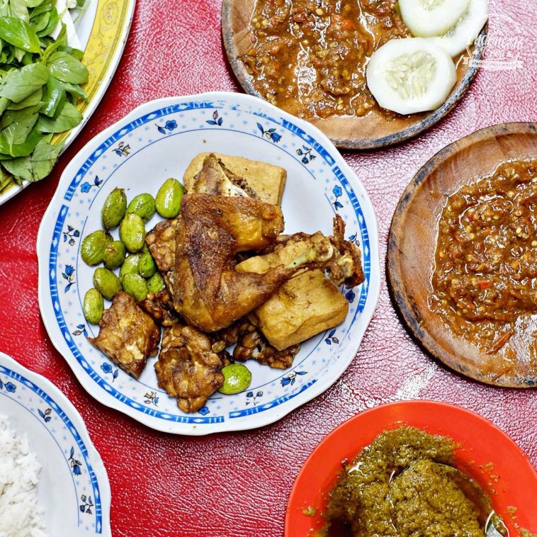 Kuliner Penyetan Pedes Gila di Surabaya