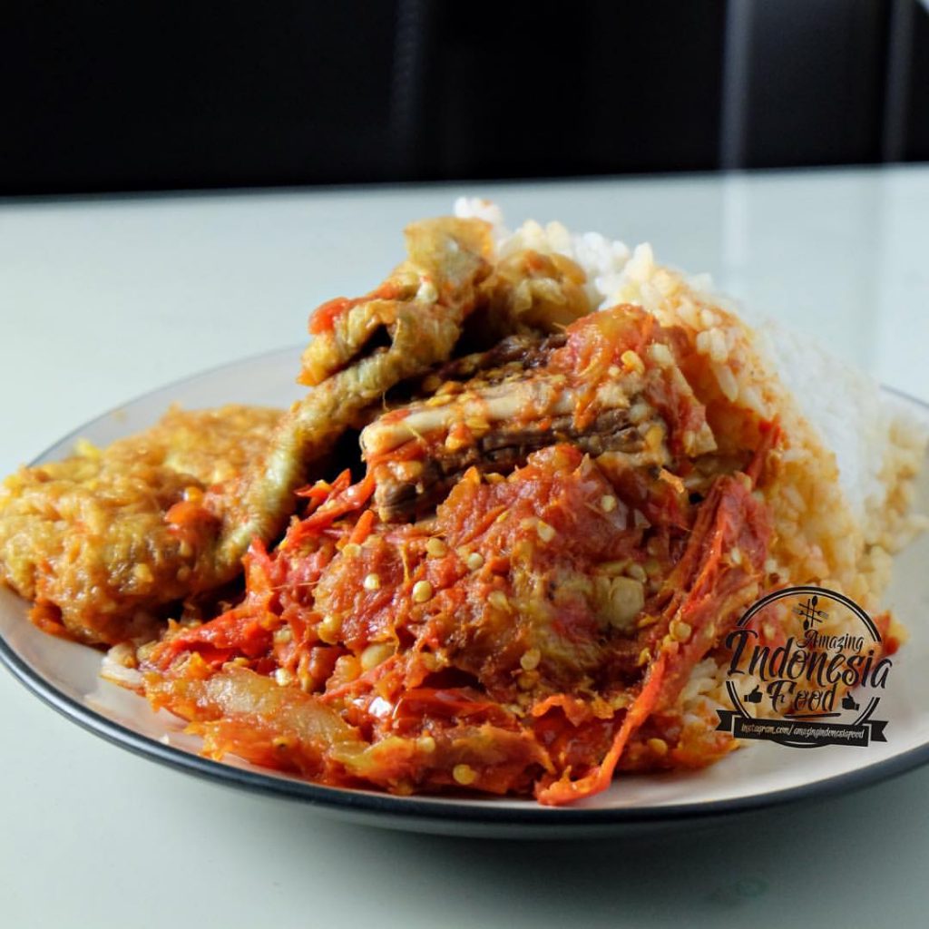 Kuliner Penyetan Pedes Gila di Surabaya