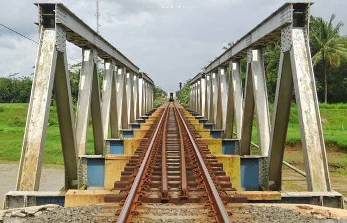 Rel Kereta yang Keren Untuk Foto-Foto