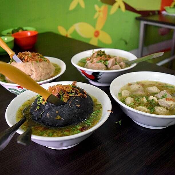 8 Bakso Beranak Paling Enak, Santapan Raksasa yang Nikmat