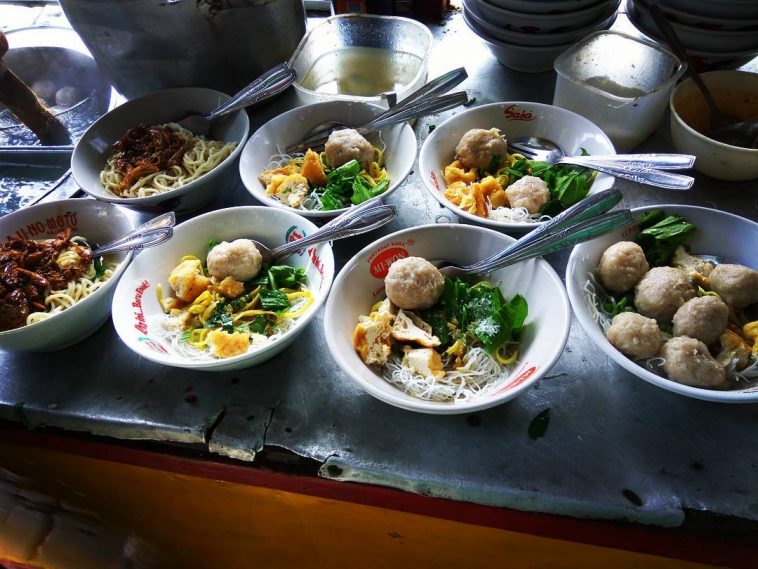 Kuliner Solo Favorit yang Hanya Buka di Malam Hari