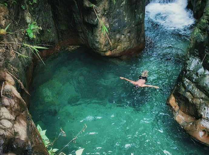 Tempat Wisata Bawah Air Sebening Kaca Area Jawa Barat