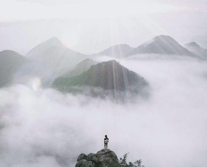 Gaya Foto dari Atas yang Wajib Kamu Coba