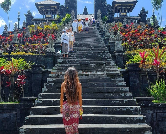 Jarang Bertemu Matahari, Lihat Bahagianya Turis Eropa Utara Saat ...