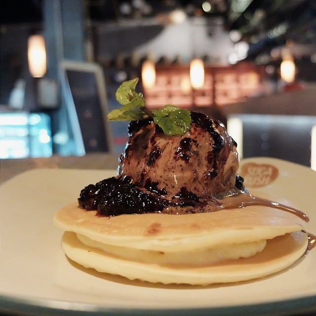 Kulineran di Sepanjang Jalan Braga, Bandung