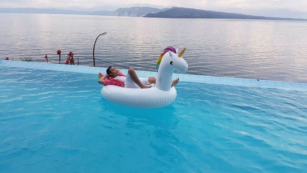Hotel Fotogenik ini Pemandangannya Menghadap Danau Toba