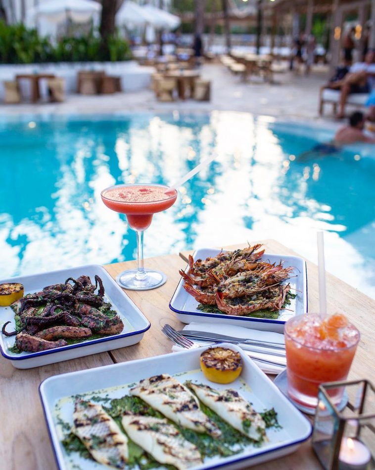 Wah, Ada Kafe Plus Kolam Renang Air Asin Pertama di Bali