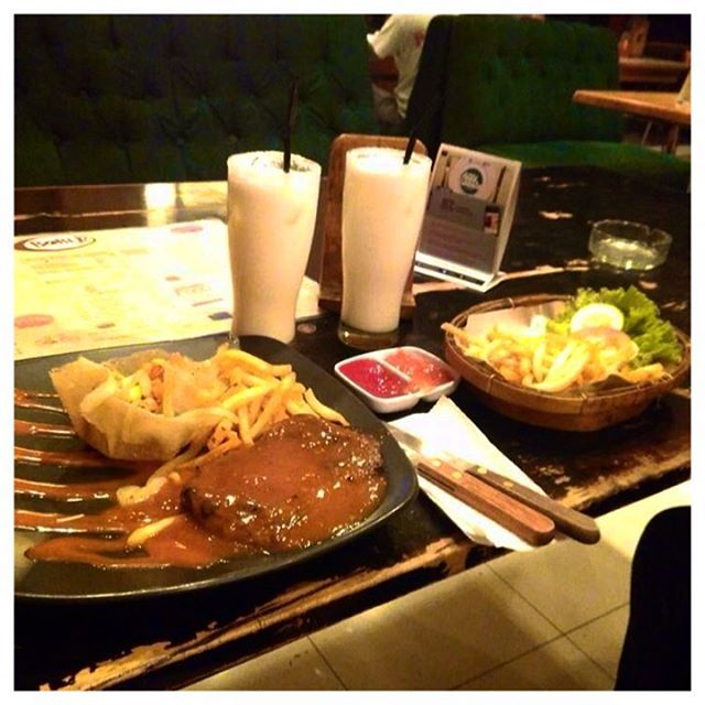 Warung 24 Jam di Bandung ini Jadi Favorit untuk Sahur