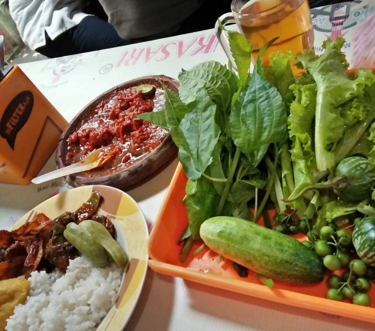 Warung 24 Jam di Bandung ini Jadi Favorit untuk Sahur