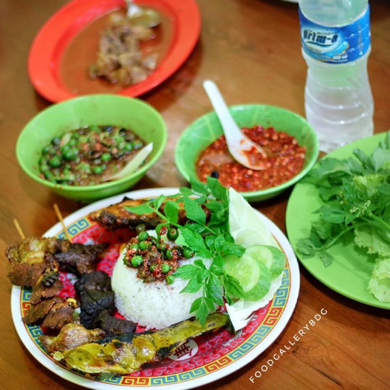 Warung 24 Jam di Bandung ini Jadi Favorit untuk Sahur