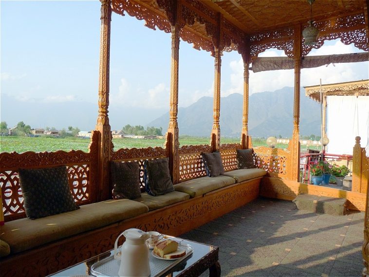 Bermalam di Rumah Perahu, Bangun Tidur Pemandangannya Luar Biasa