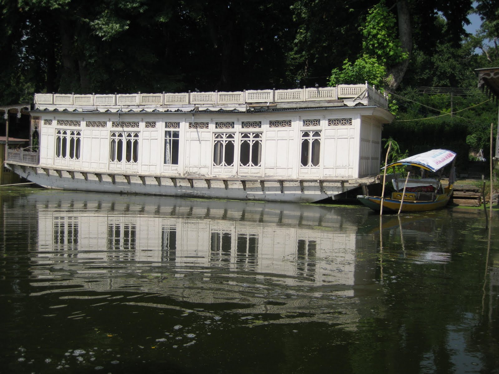 Bermalam di Rumah Perahu, Bangun Tidur Pemandangannya Luar Biasa