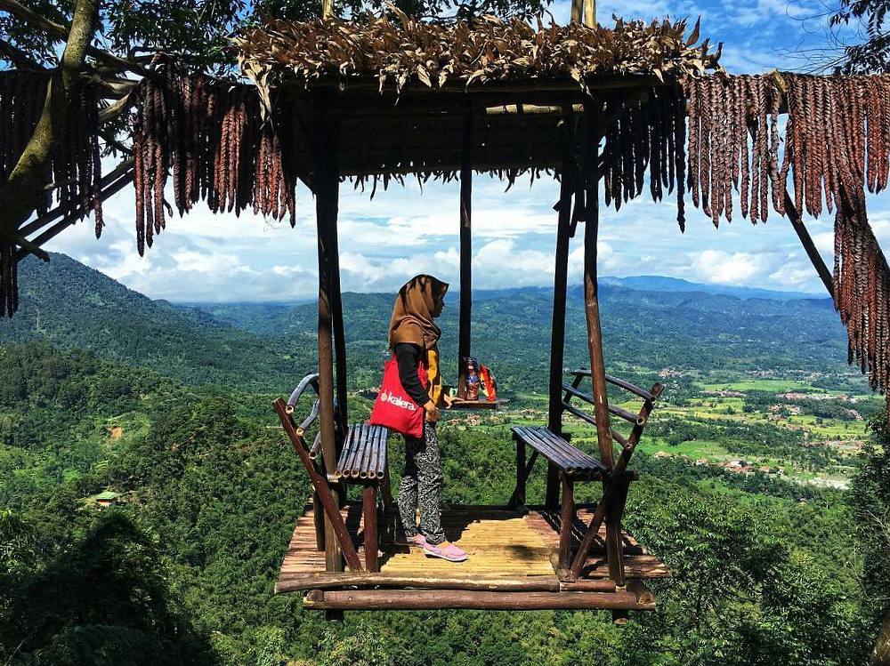 Puncak Mustika Manik, Wisata Pinggir Jurang Gunung Salak Bogor