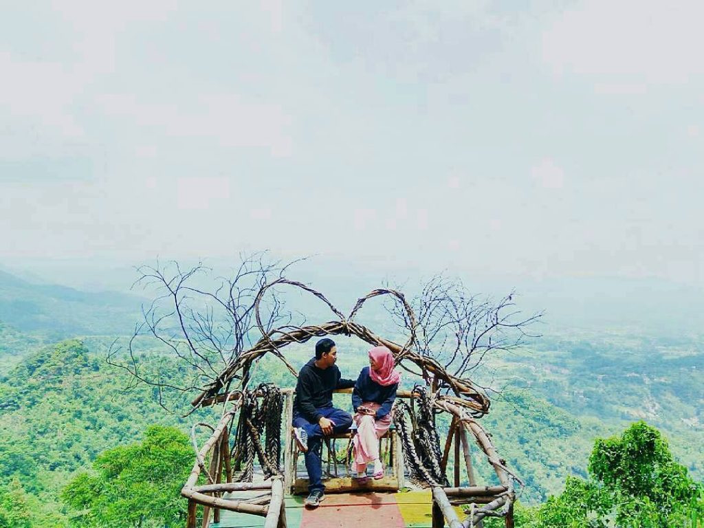 Puncak Mustika Manik, Wisata Pinggir Jurang Gunung Salak Bogor