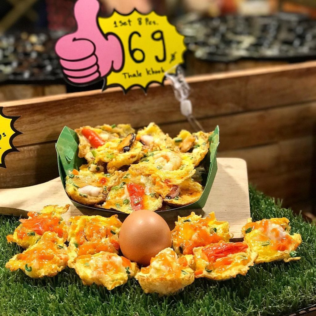 Jajanan Unik di Talad Neon Bangkok, Enak Semua!