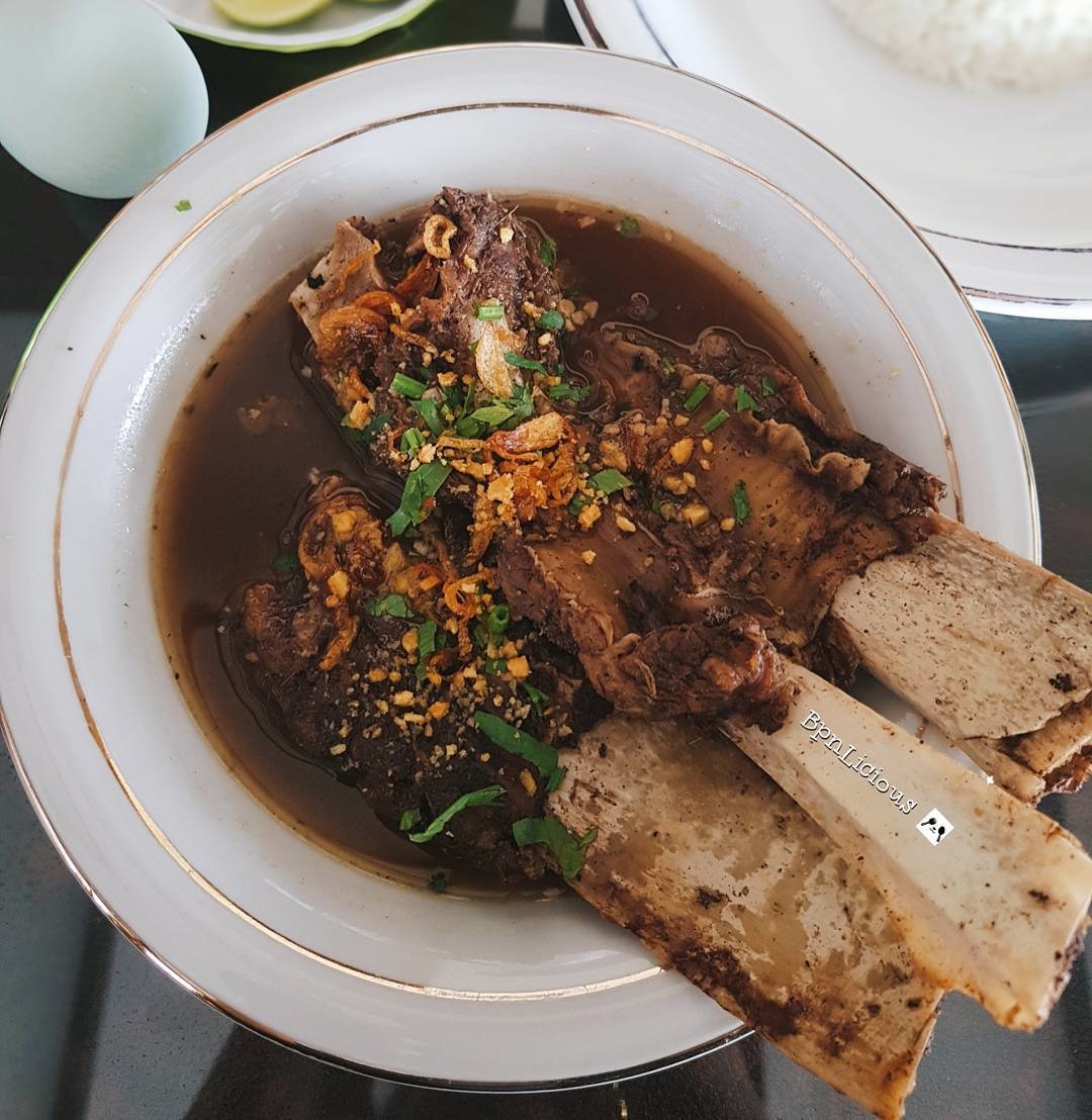 Pesta Lemak! Nikmati 5 Pilihan Sop Konro di Makassar